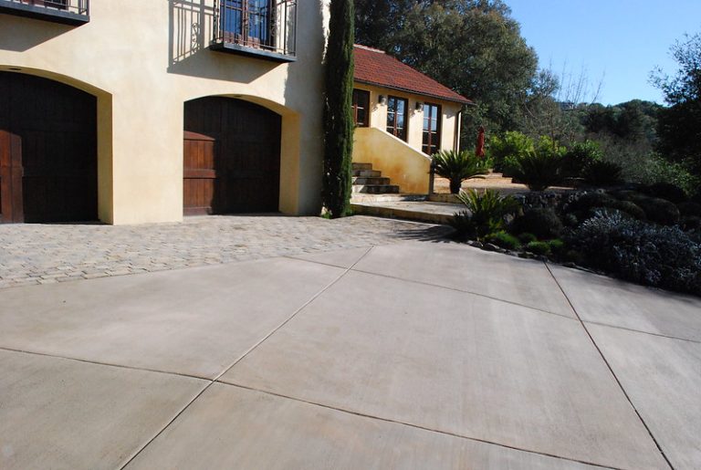 Affordable Driveway Contractors in Houston, TX | Call 713-533-8863